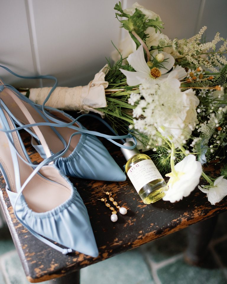 Colorful Aquinnah Martha’s Vineyard Wedding | Ceci & Matt - Hope ...