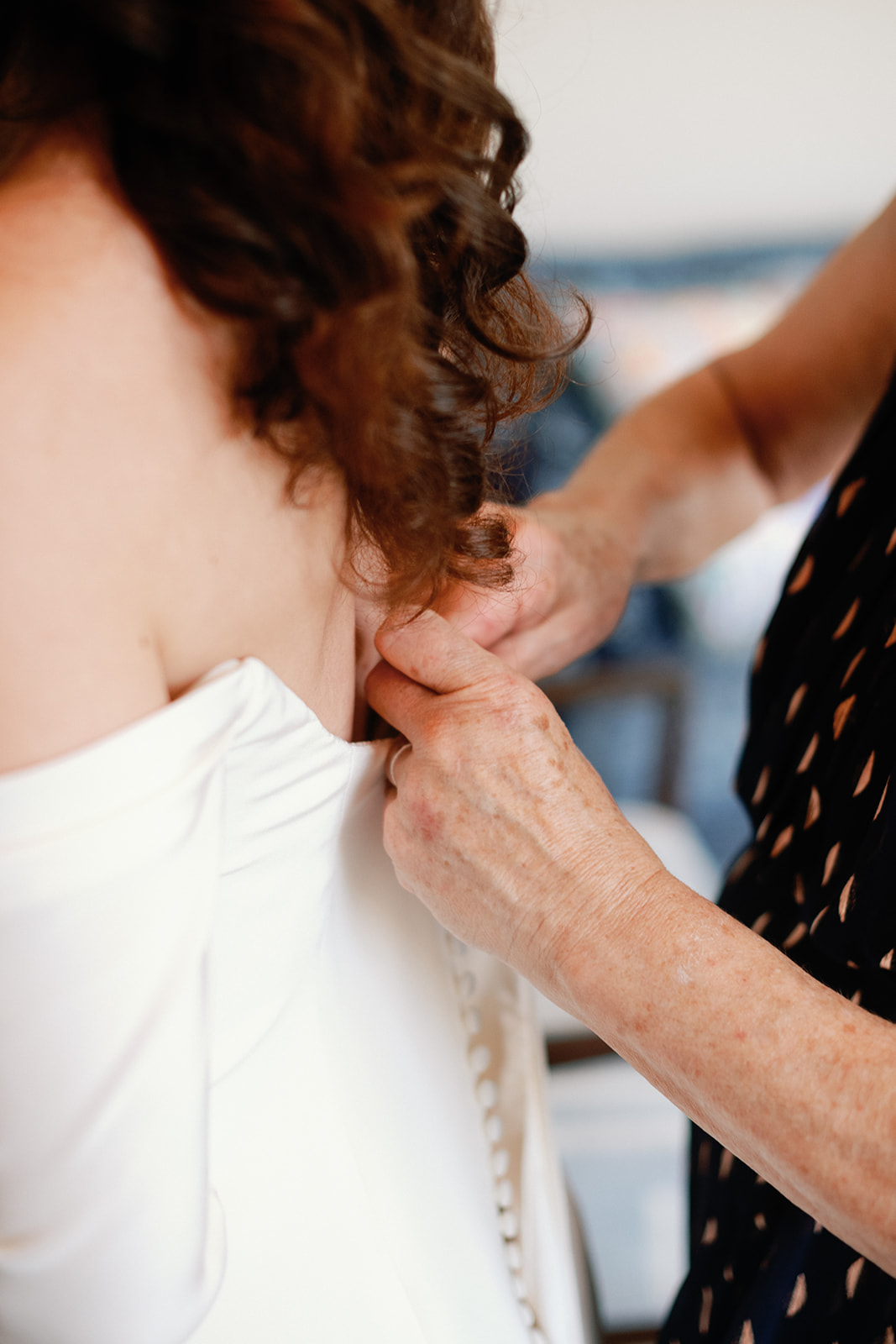 Colorful Aquinnah Martha’s Vineyard Wedding | Ceci & Matt - Hope ...