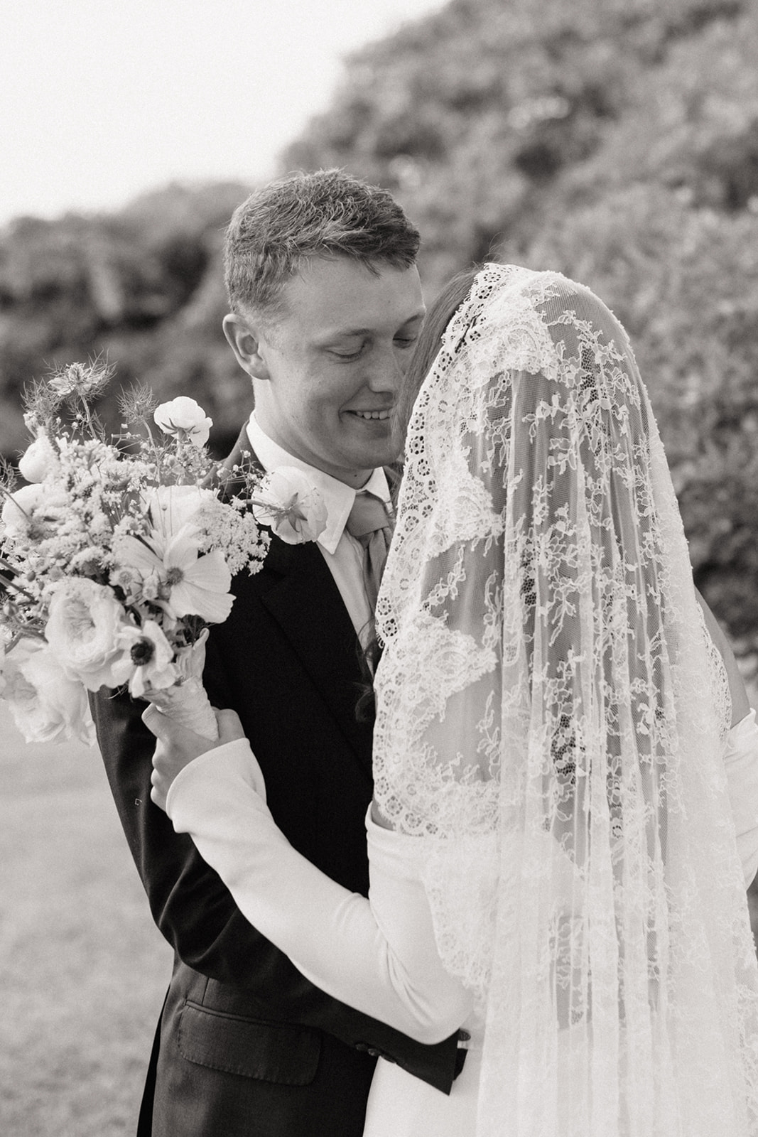 Colorful Aquinnah Martha’s Vineyard Wedding | Ceci & Matt - Hope ...