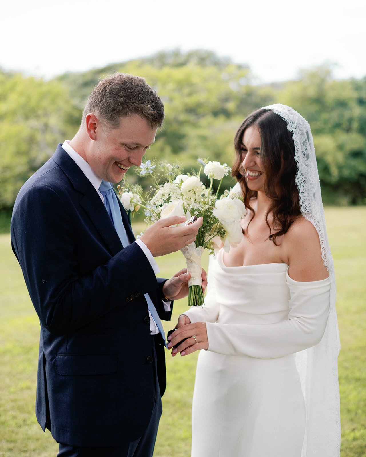 Colorful Aquinnah Martha’s Vineyard Wedding | Ceci & Matt - Hope ...